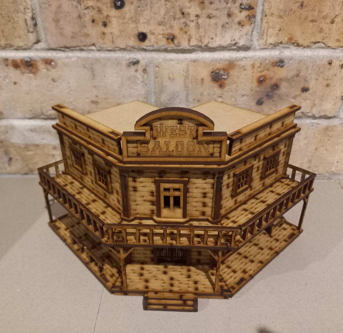 Wild West Deluxe Corner Saloon with 3x Miniatures 28mm Scale – Dark ...